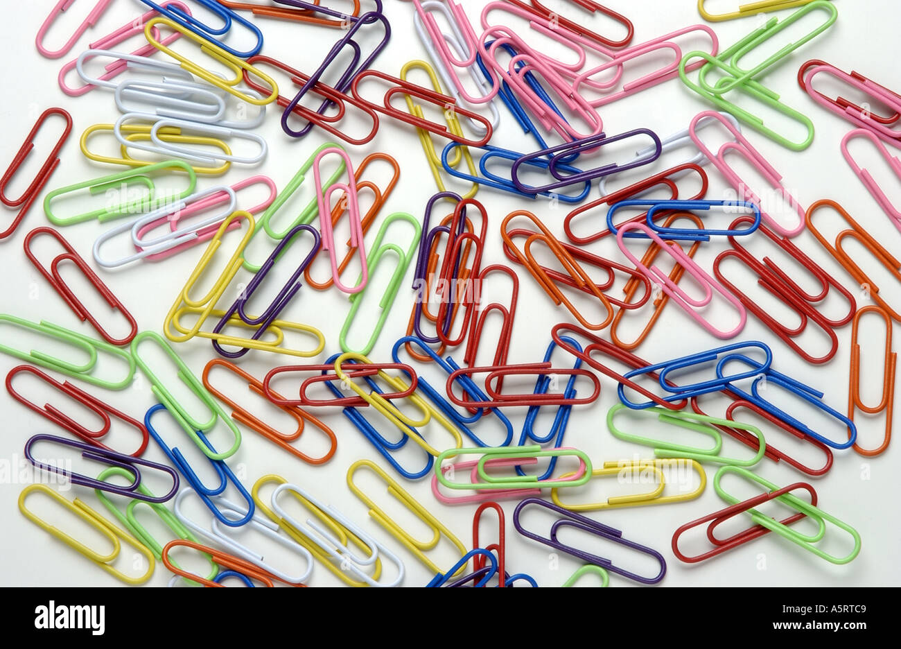 Coloured paper clips Stock Photo - Alamy