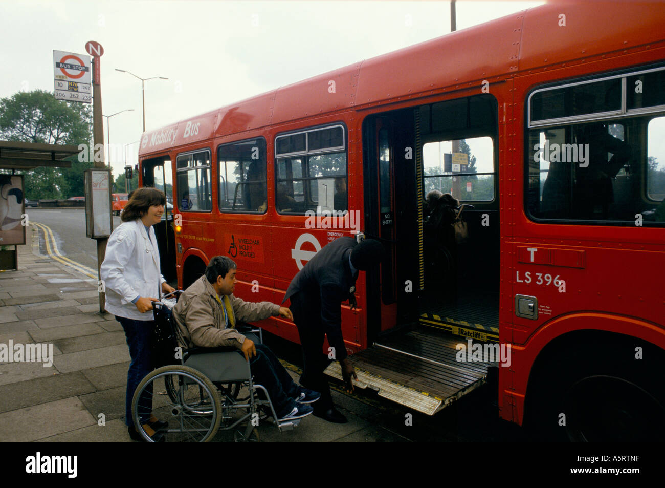 BUS WITH RAMP FOR PASSENGERS IN WHEELCHAIRS LONDON TRANSPORT 1987 Stock ...