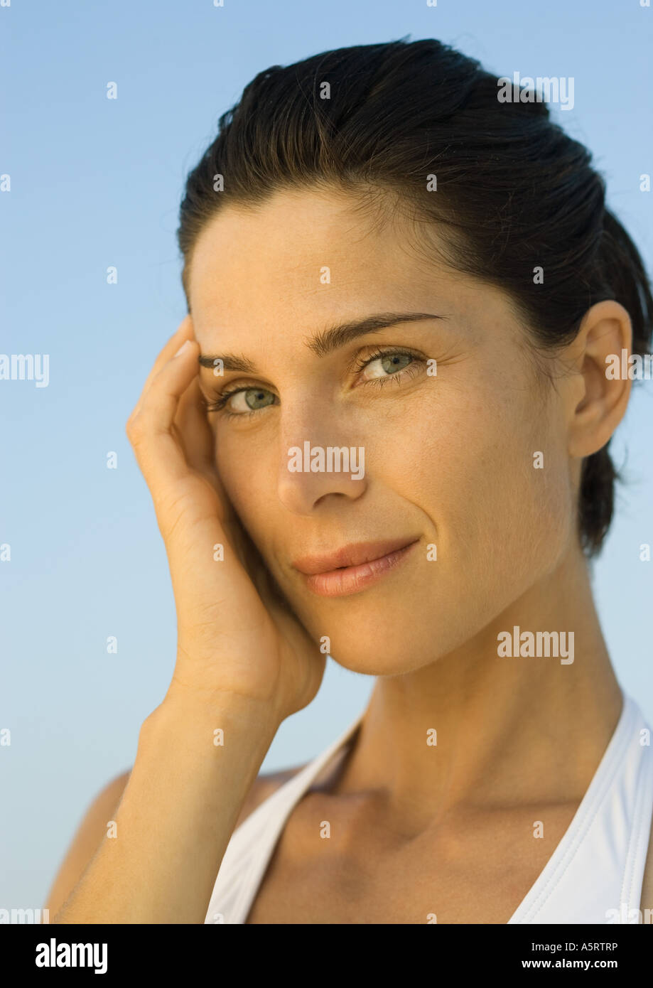 Woman holds cheek one hi-res stock photography and images - Alamy