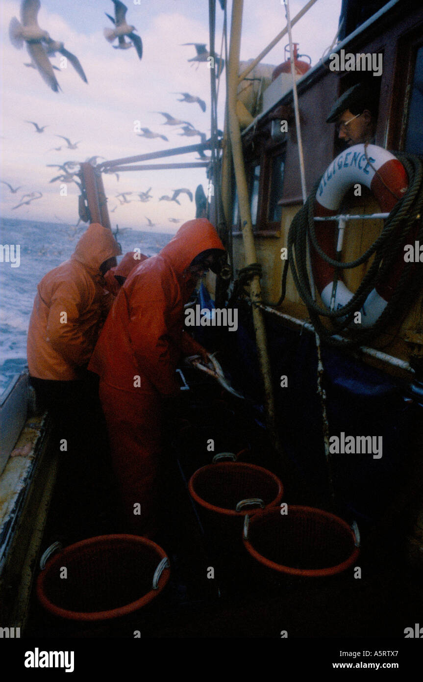 SCOTTISH FISHING VILLAGE FISHERMEN AT WORK ON TRAWLER Stock Photo - Alamy