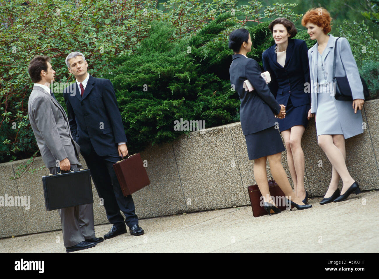 Man standing apart from group hi-res stock photography and images - Alamy