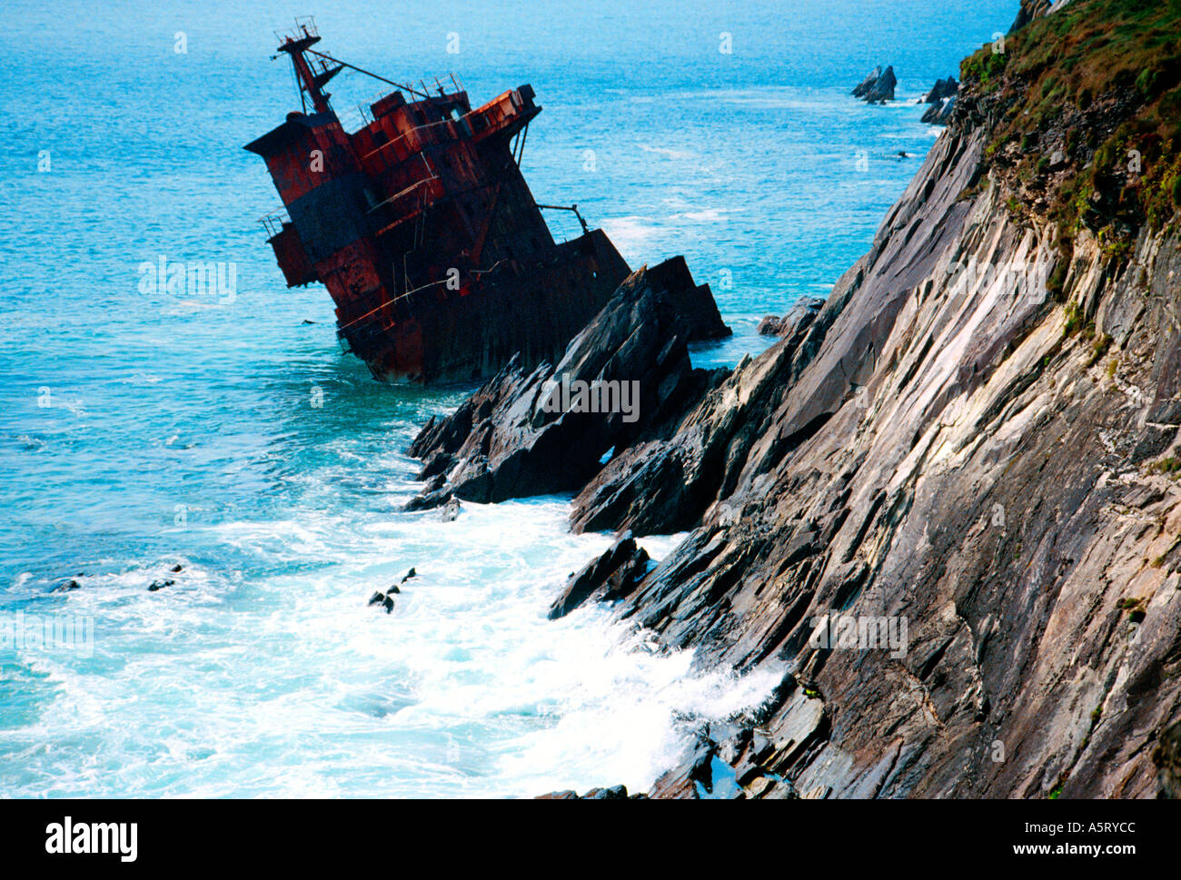 Shipwreck rocks hi-res stock photography and images - Alamy