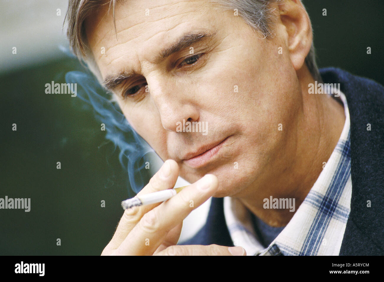 Smoking hi-res stock photography and images - Alamy
