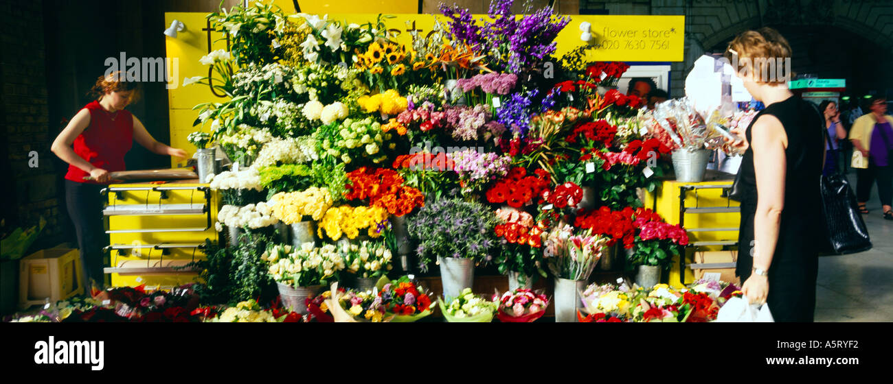 London Waterloo Station Flower Stall Stock Photo - Alamy