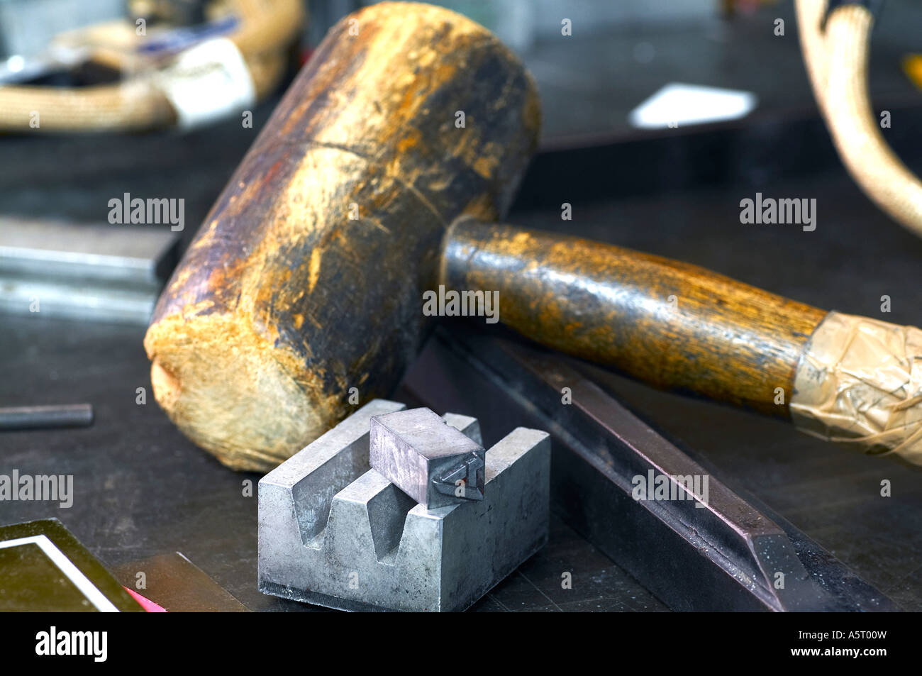 Hammer on a typographer’s bench Stock Photo - Alamy