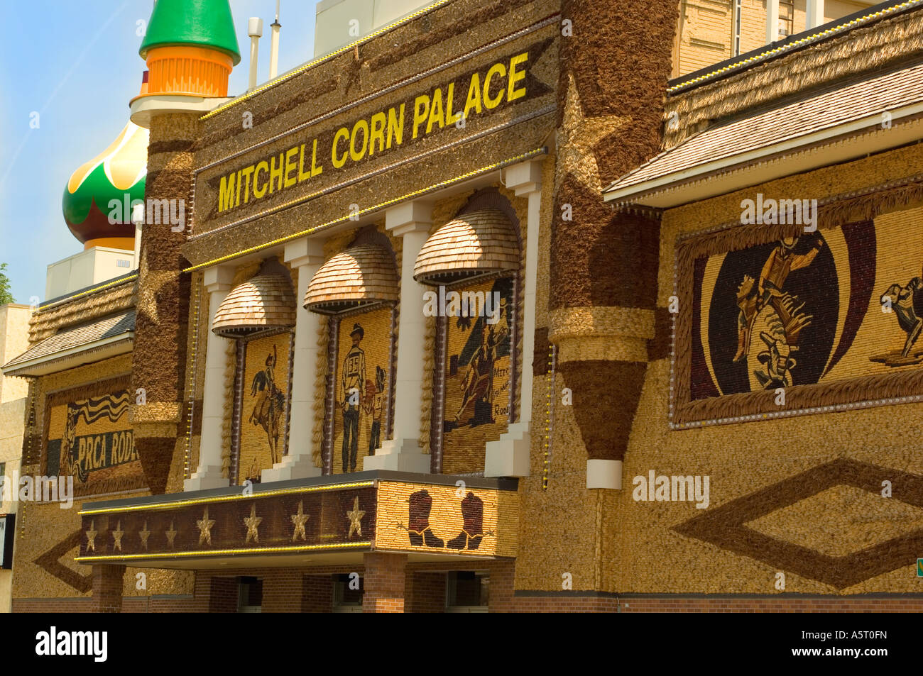 Mitchell corn palace convention center hi-res stock photography and ...