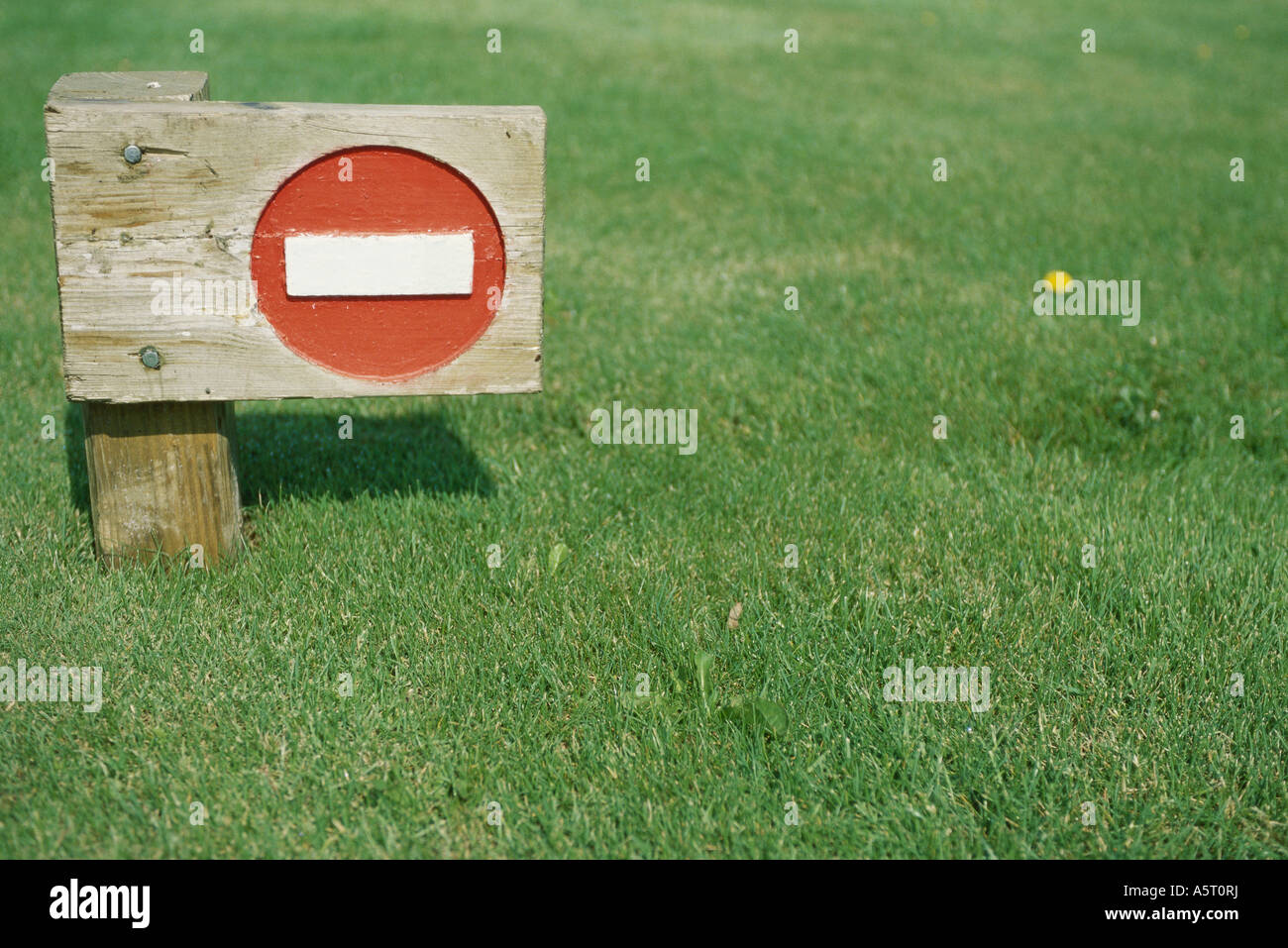 Do not enter sign on golf course Stock Photo - Alamy