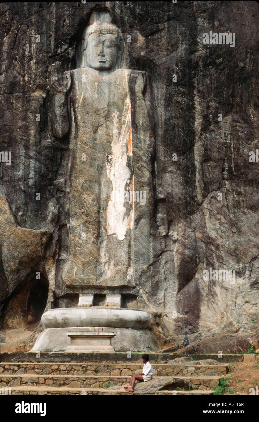 Buddha statue / Buduruvagala Stock Photo - Alamy