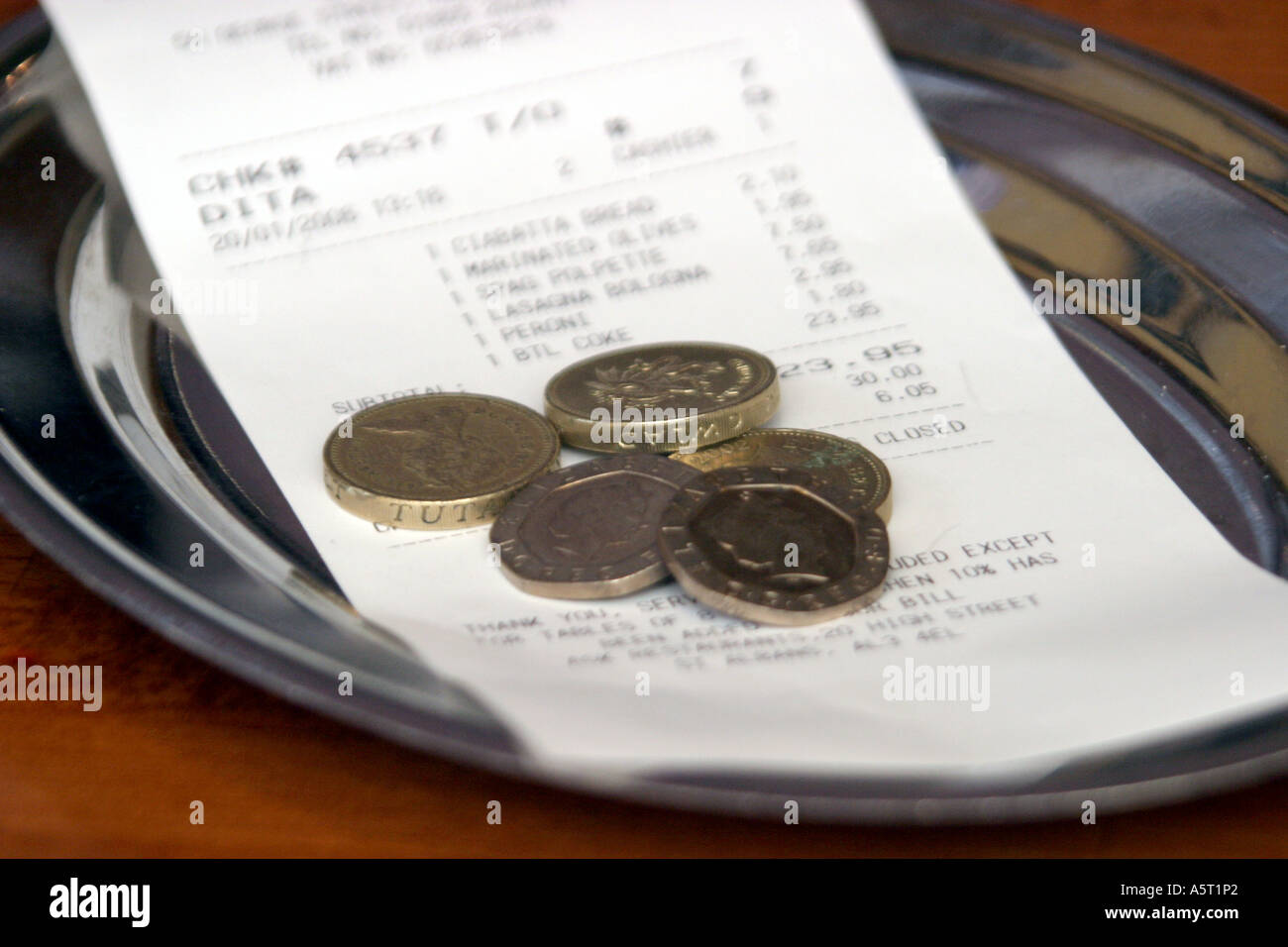 Tipping a waiter hi-res stock photography and images - Alamy