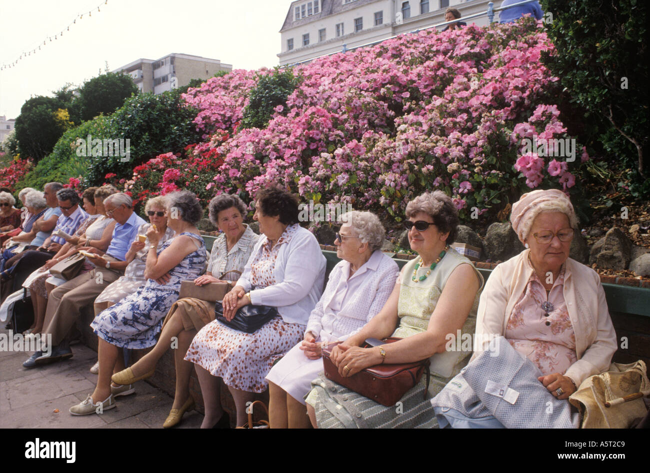 Old age pensioners OAP on a summers day out at the British seaside ...