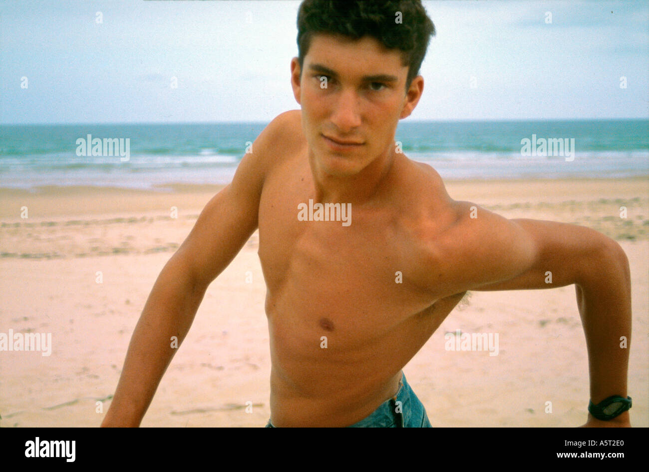 Young muscle man jeans lean hi-res stock photography and images - Alamy