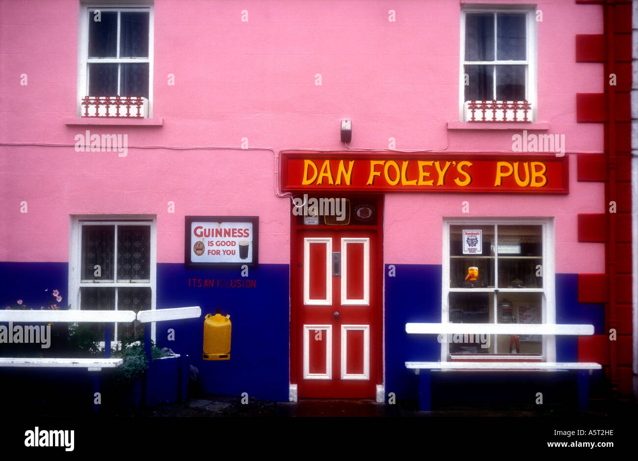 Dan foleys pub in annascaul hi-res stock photography and images - Alamy