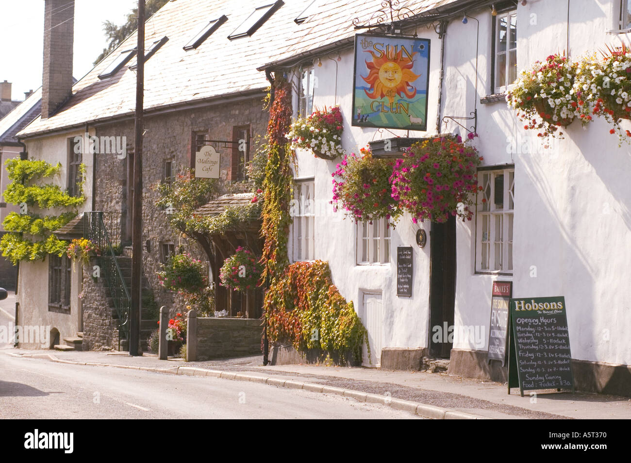 Clun pub hi-res stock photography and images - Alamy