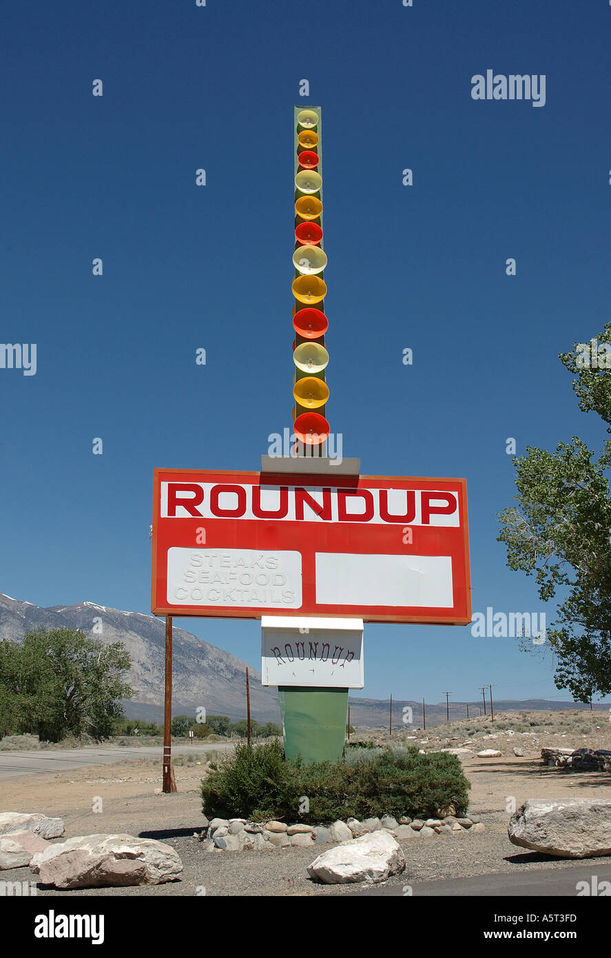 Highway sign in the desert Stock Photo - Alamy