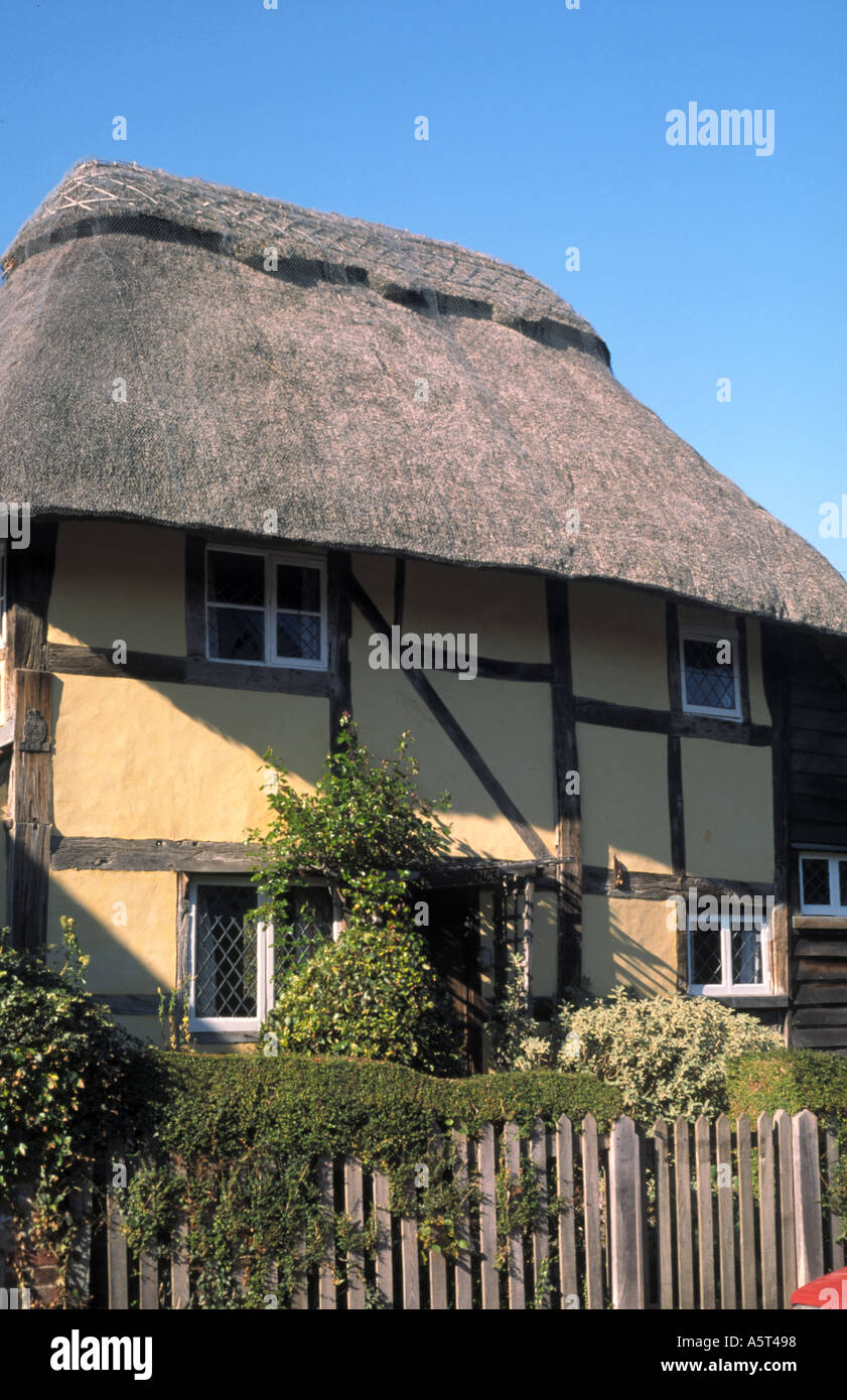 16th century cottage hi-res stock photography and images - Alamy