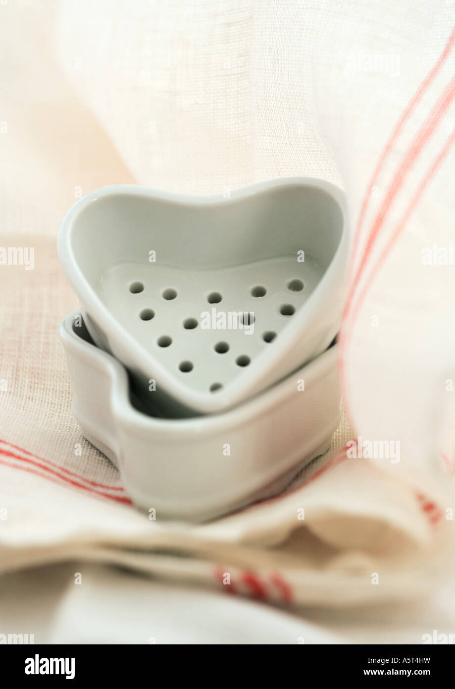 Heart dish hi-res stock photography and images - Alamy