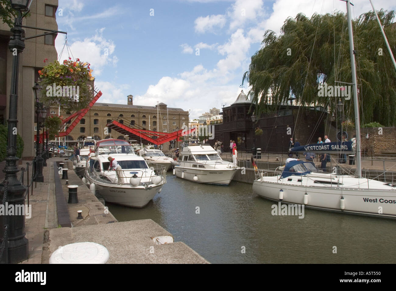 London borough of tower hamlet hi-res stock photography and images - Alamy