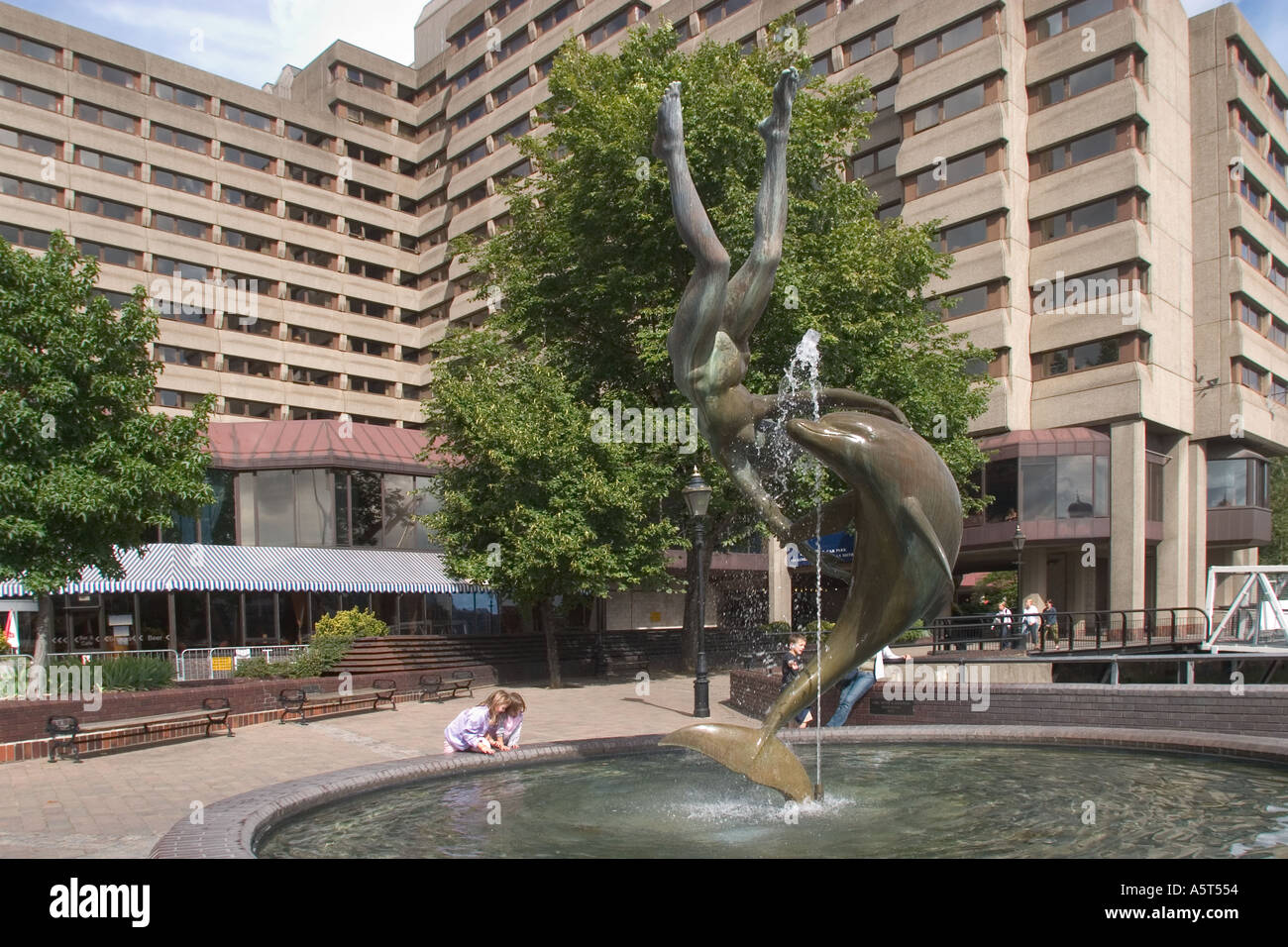TOWER Hotel AND DOLPHIN SCULPTURE LONDON ENGLAND GB UK Stock Photo - Alamy