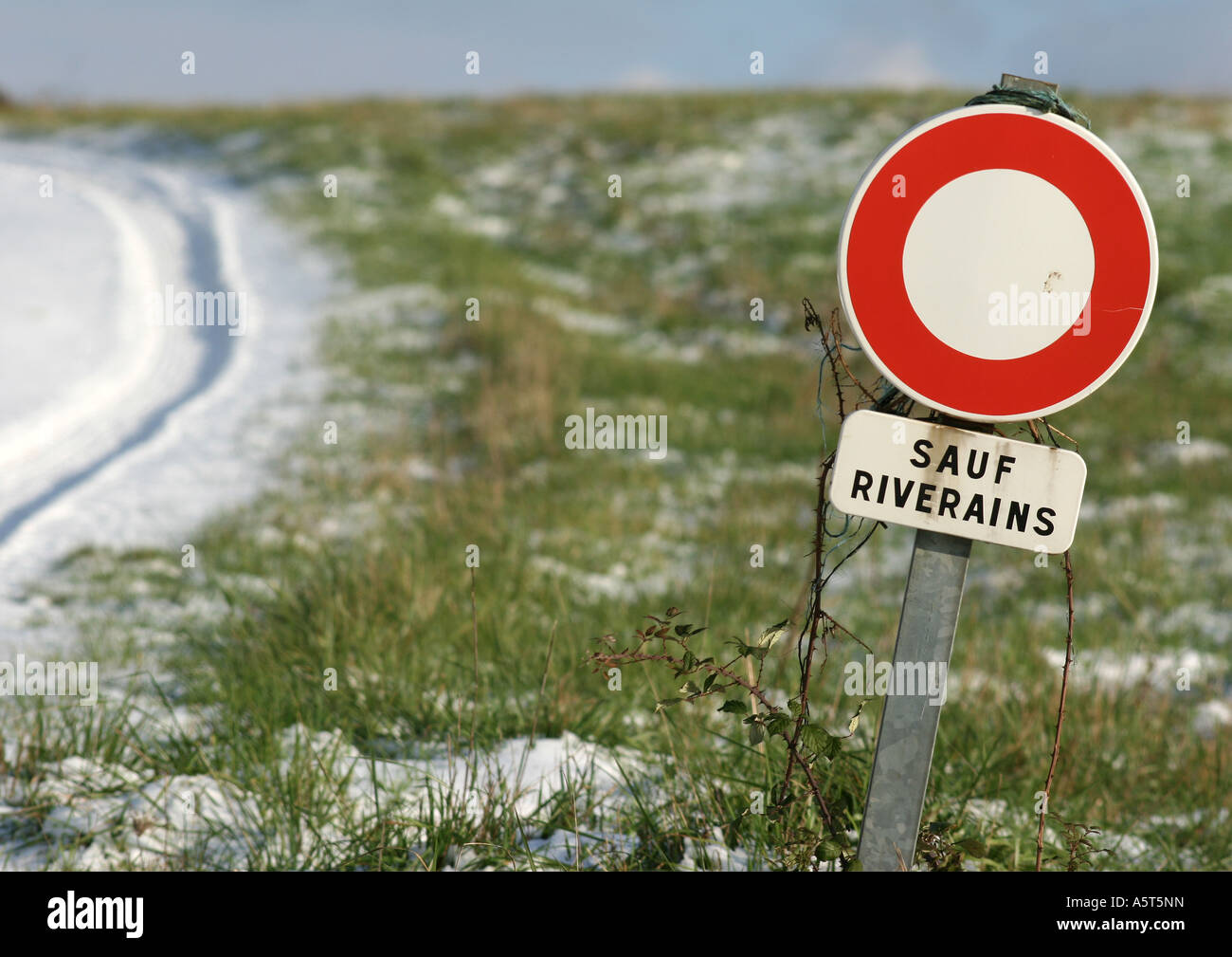 Red blank road sign time hi-res stock photography and images - Alamy