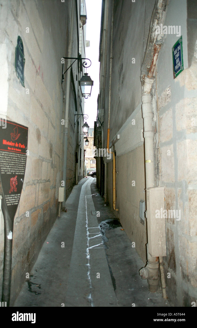 Narrowest street of the world hi-res stock photography and images - Alamy