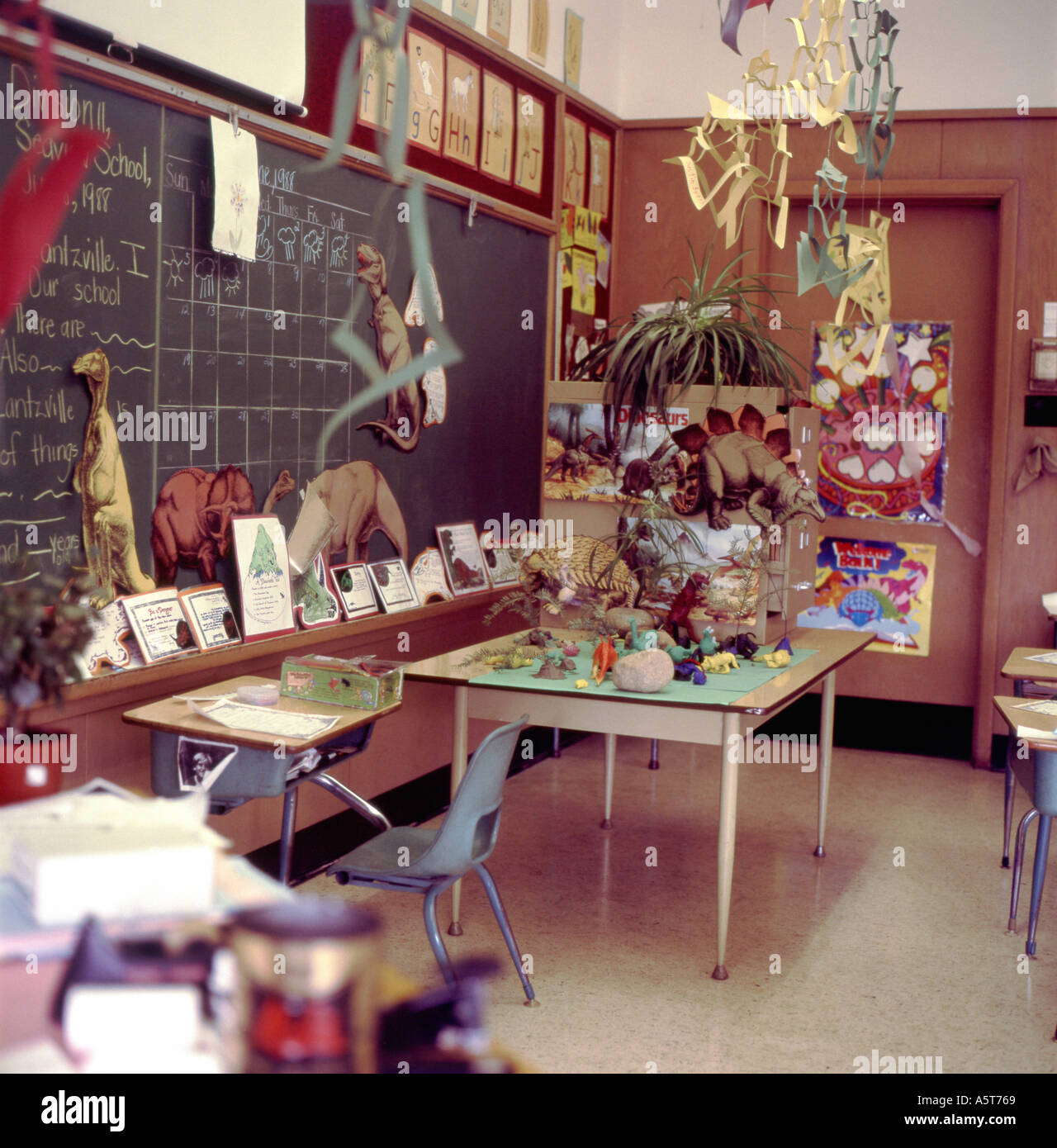 Classroom desks 1980s hi-res stock photography and images - Alamy
