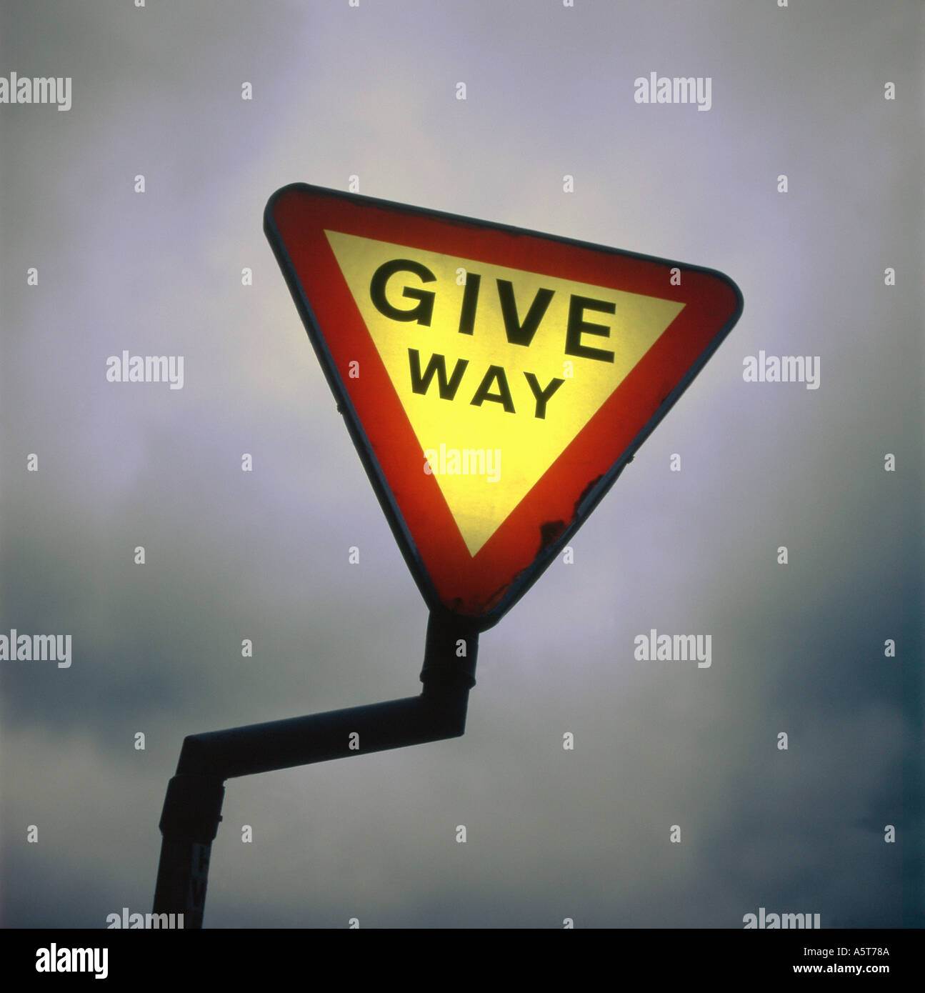 Give way sign uk hi-res stock photography and images - Alamy