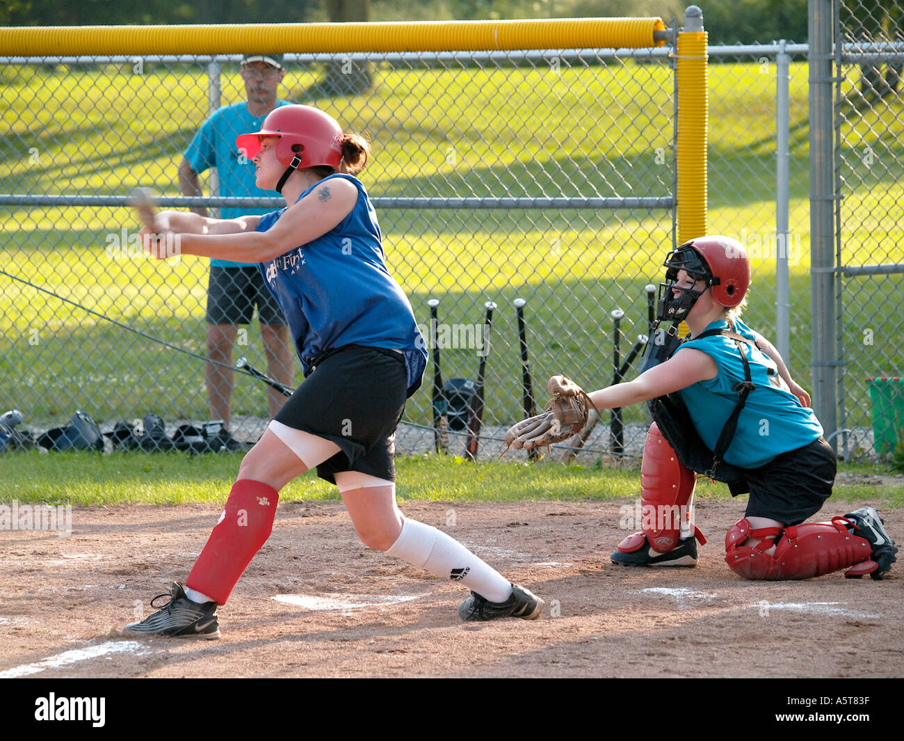 Softball player pitching hi-res stock photography and images - Alamy