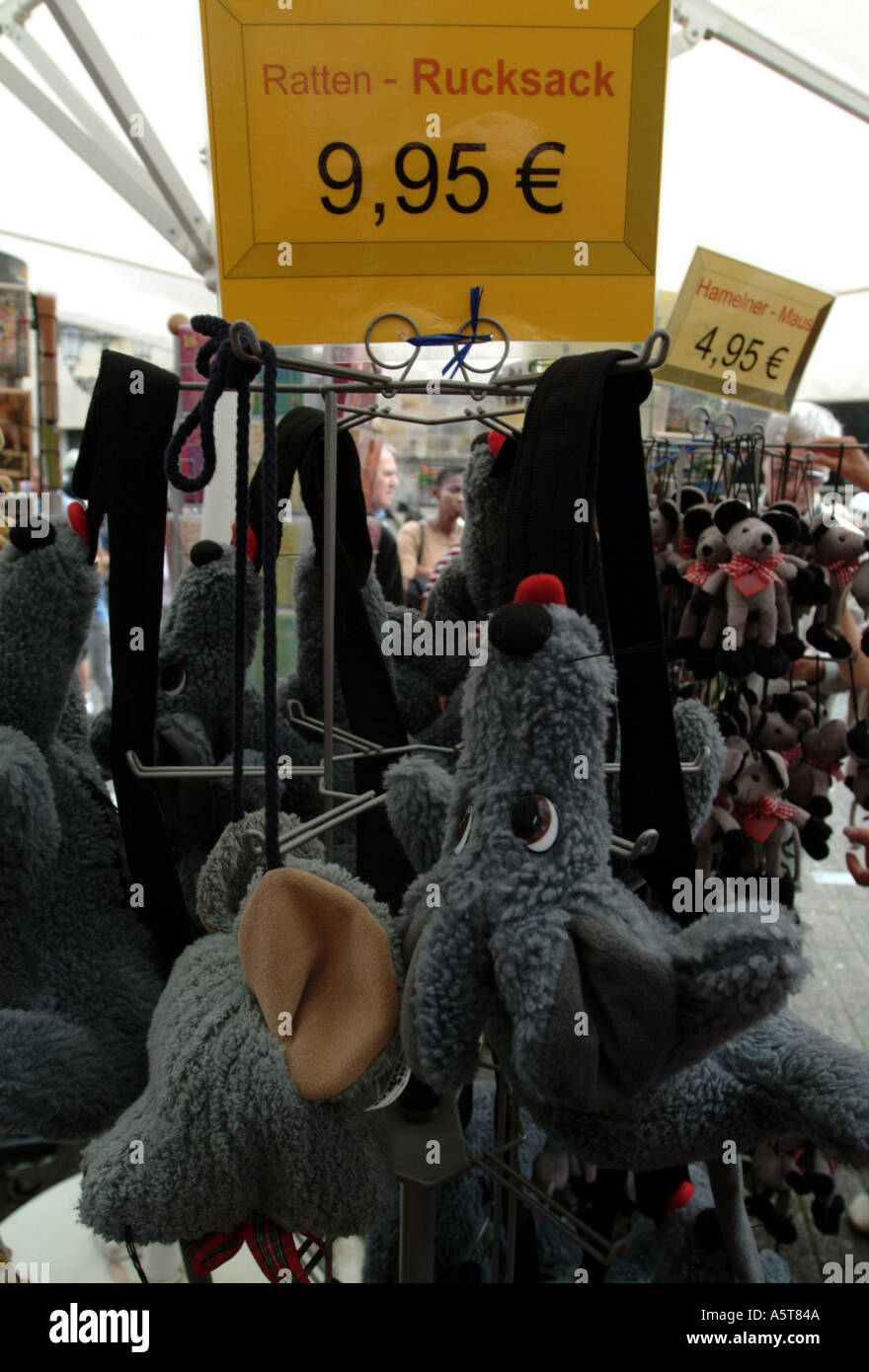 Pied piper of hamlyn hi-res stock photography and images - Alamy