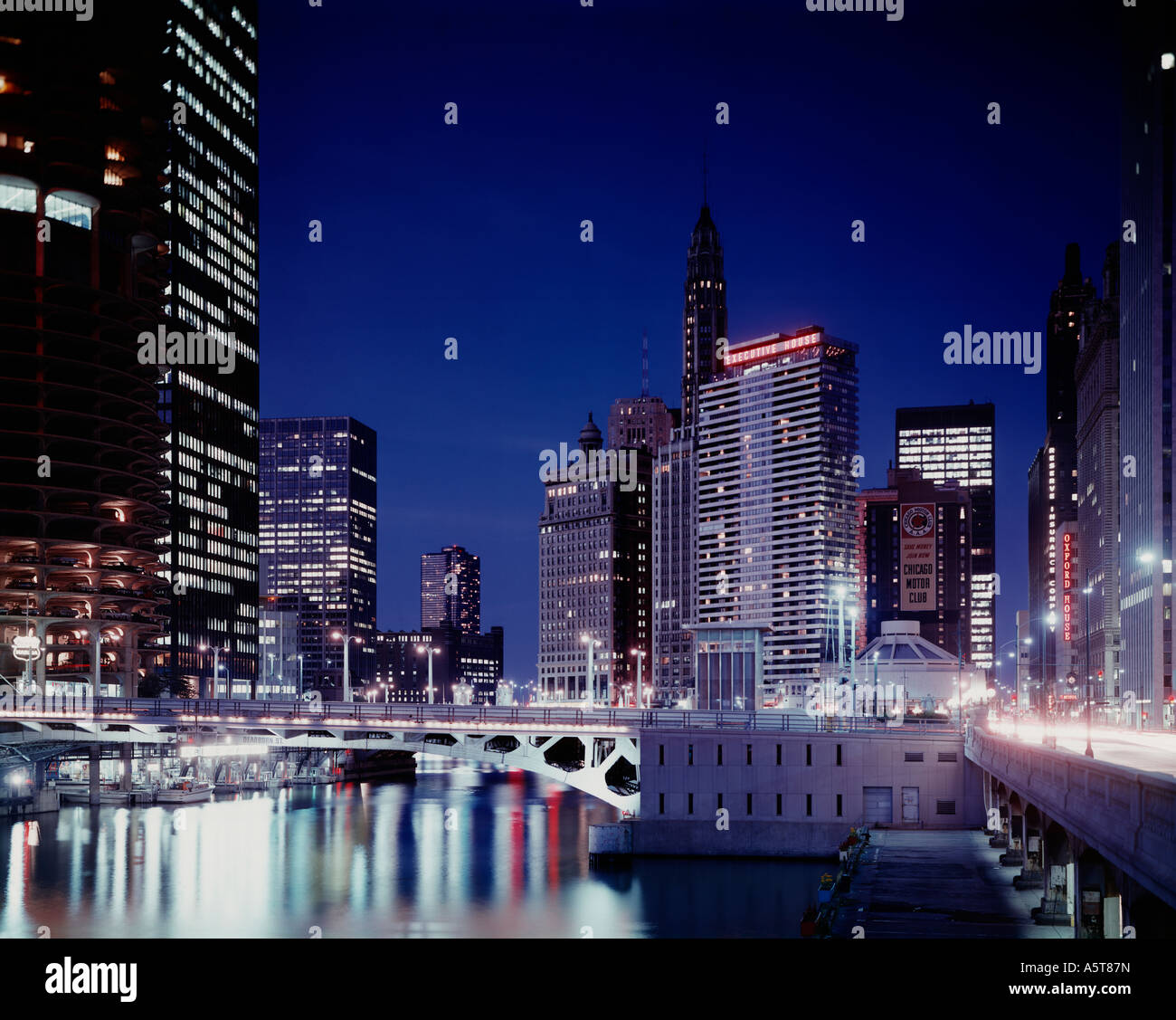 Chicago traffic lights hi-res stock photography and images - Alamy