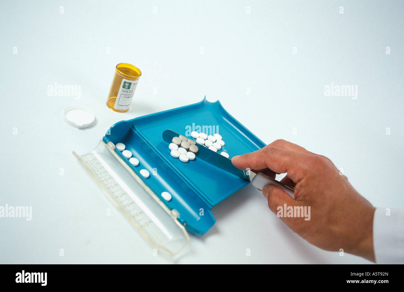 Pill counting spatula hi-res stock photography and images - Alamy
