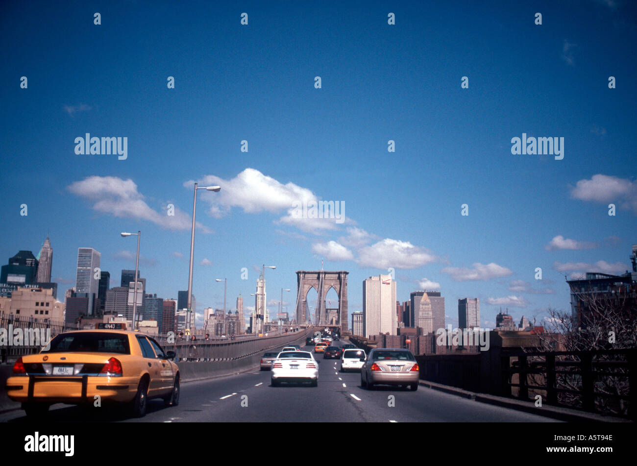 Approach to the Brooklyn Bridge entering Manhattan Stock Photo - Alamy