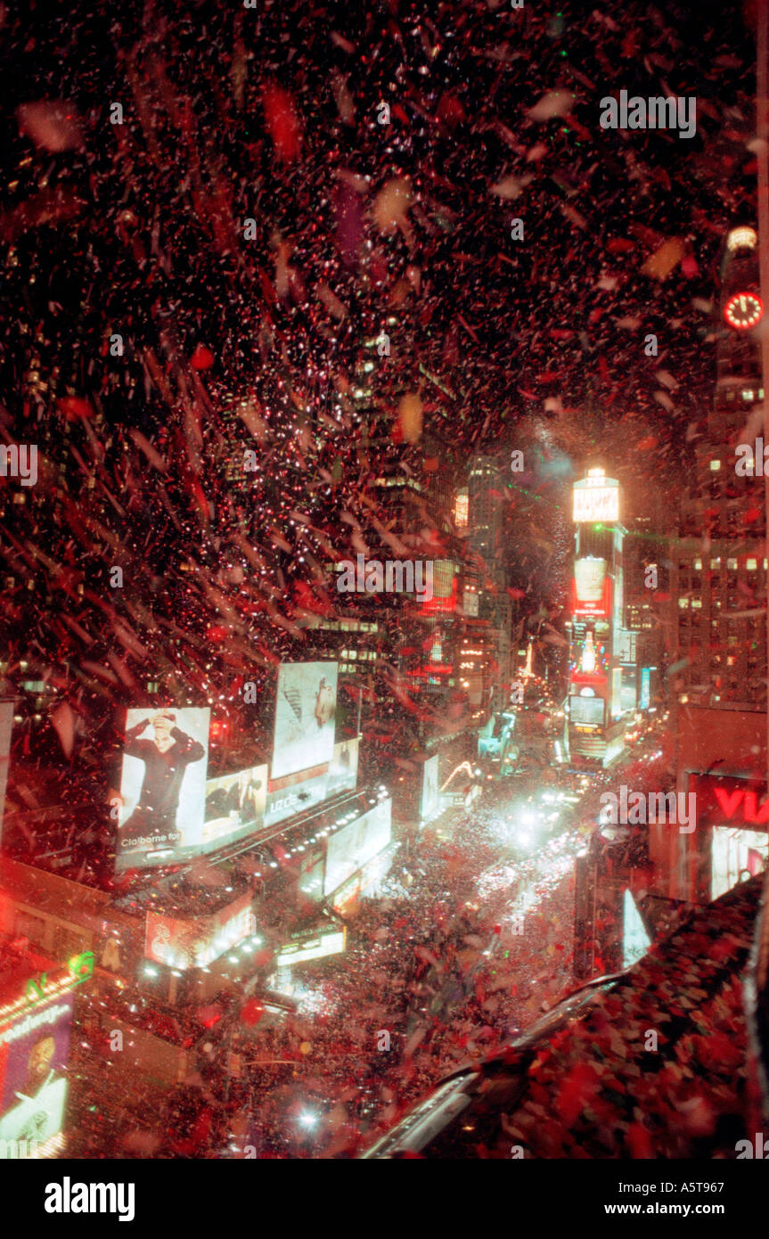 Times square new years eve aerial hi-res stock photography and images ...