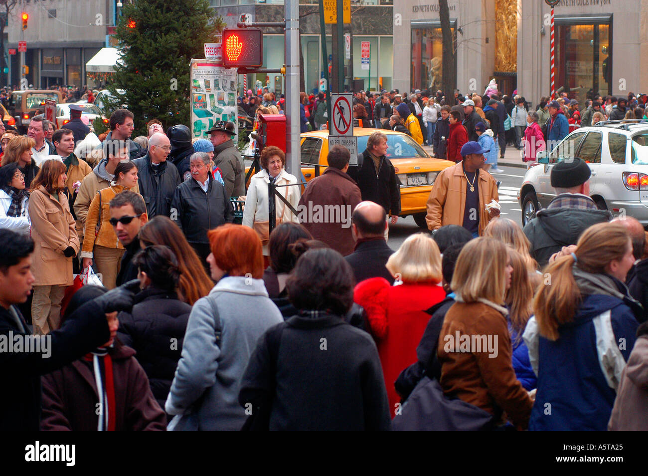 Fao schwarz new york christmas hi-res stock photography and images - Alamy