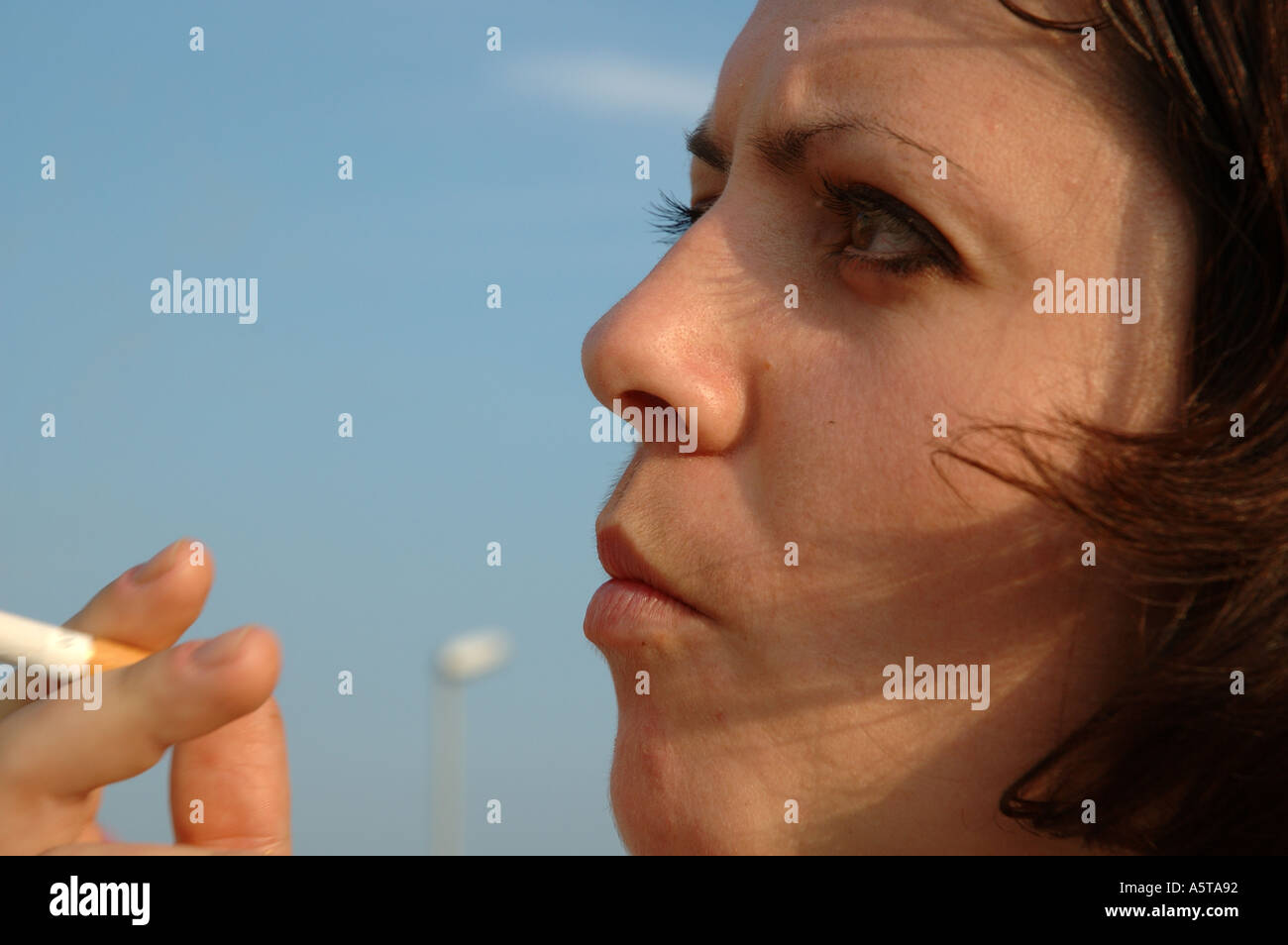 Girl smoking cigaret hi-res stock photography and images - Alamy