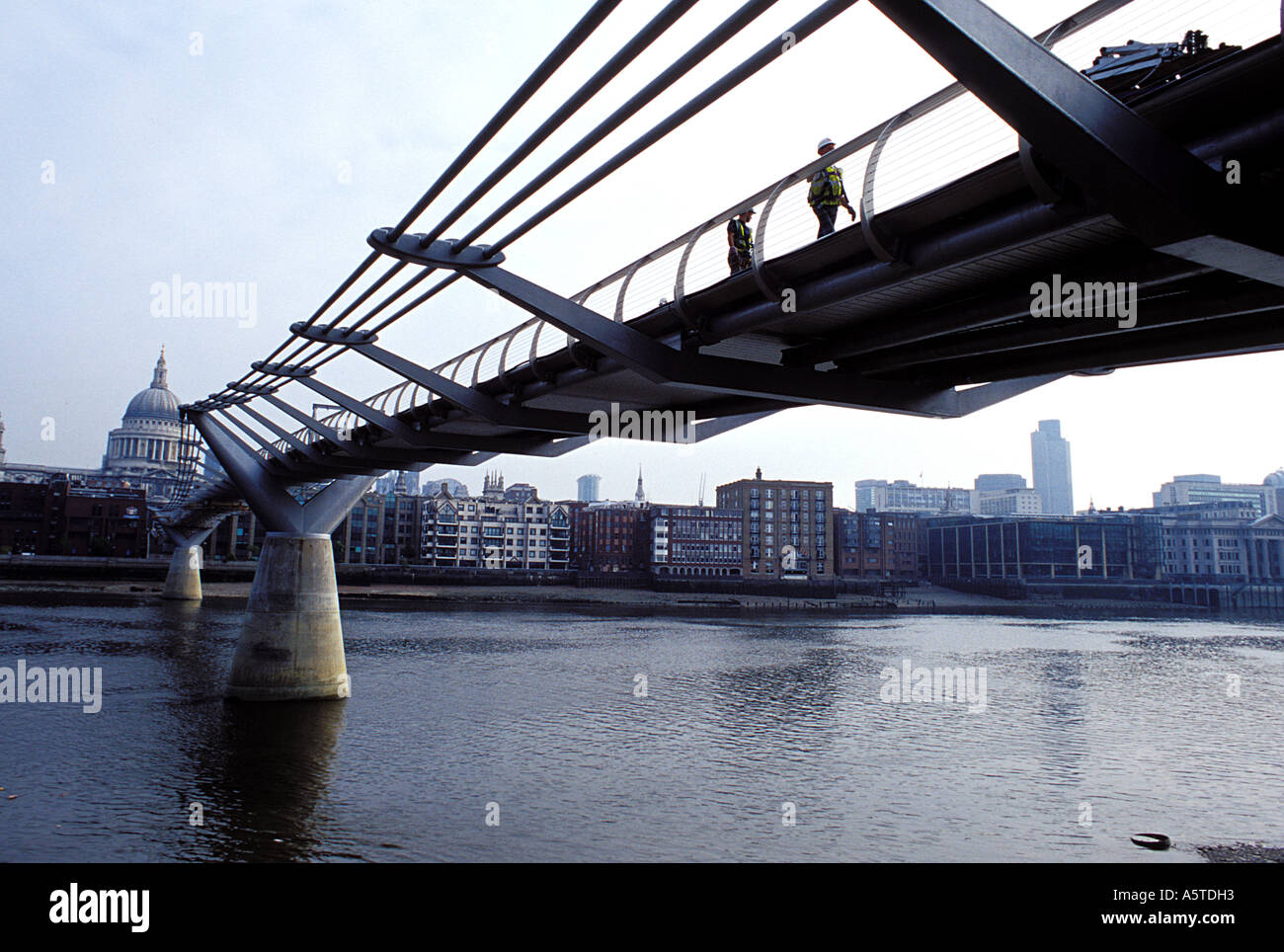 The London Millennium Footbridge is a pedestrian-only steel suspension ...
