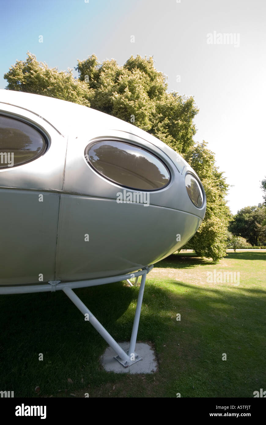 Futuro house display hi-res stock photography and images - Alamy