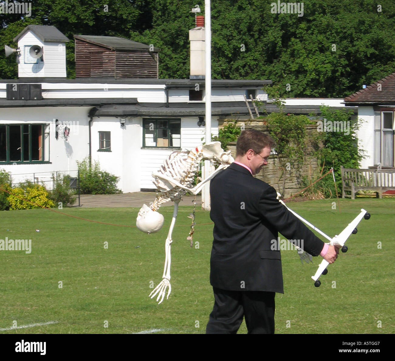 Man carrying full size skeleton hi-res stock photography and images - Alamy