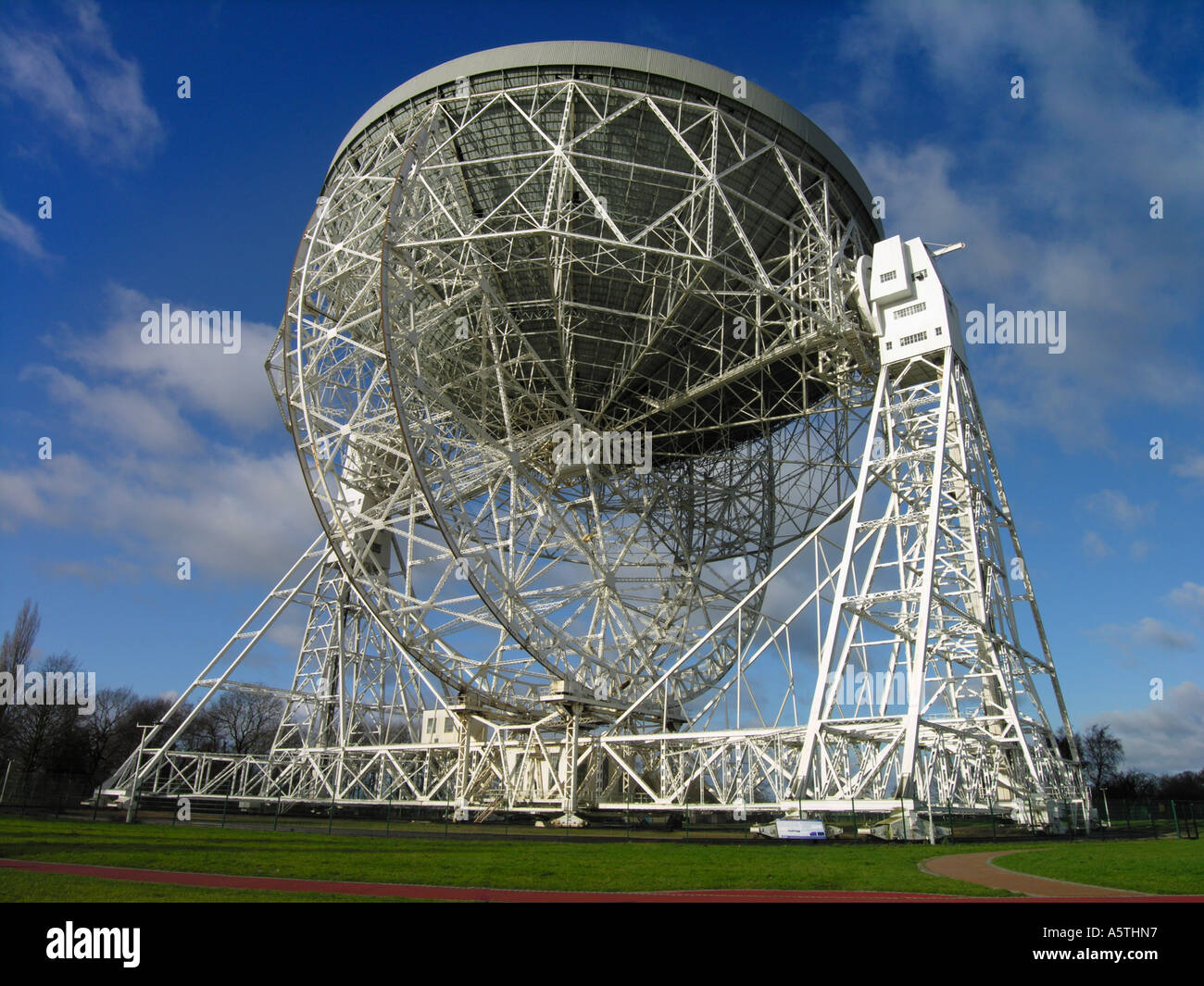 The Lovell Telescope at Jodrell Bank, Cheshire, England Stock Photo - Alamy