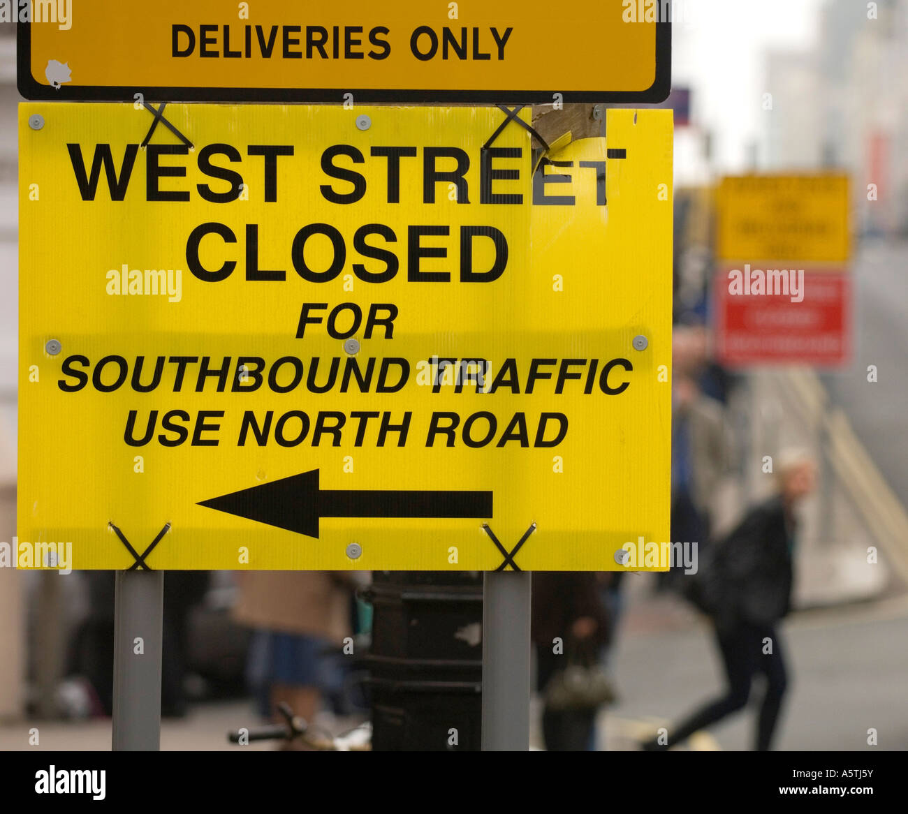 Traffic detour sign hi-res stock photography and images - Alamy