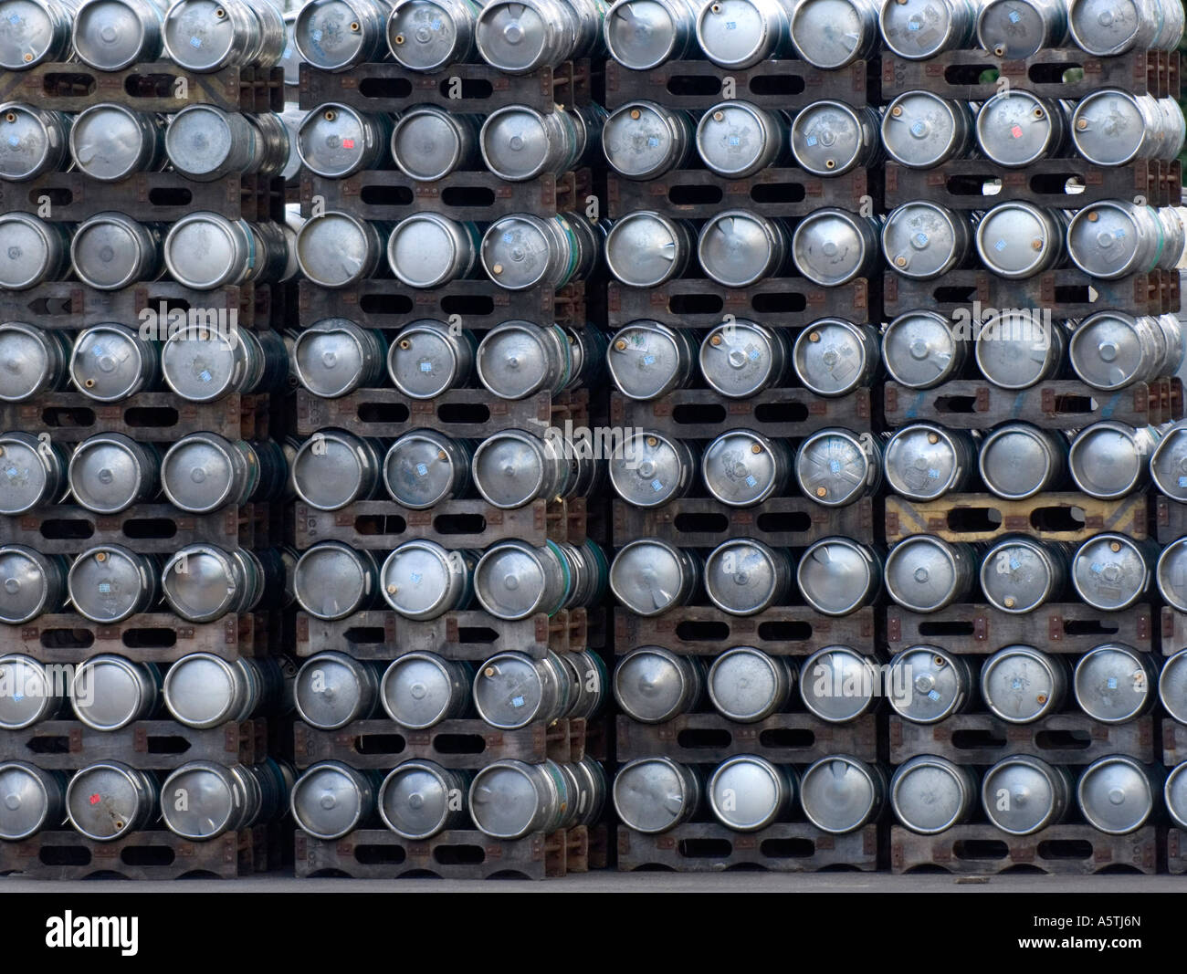 Yard beer hi-res stock photography and images - Alamy