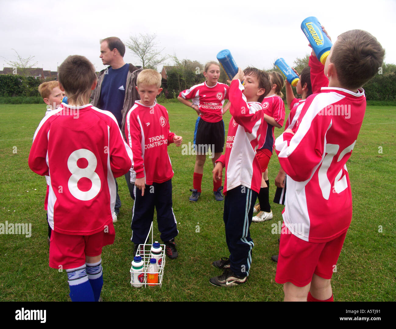 Under 11 football girls hi-res stock photography and images - Alamy