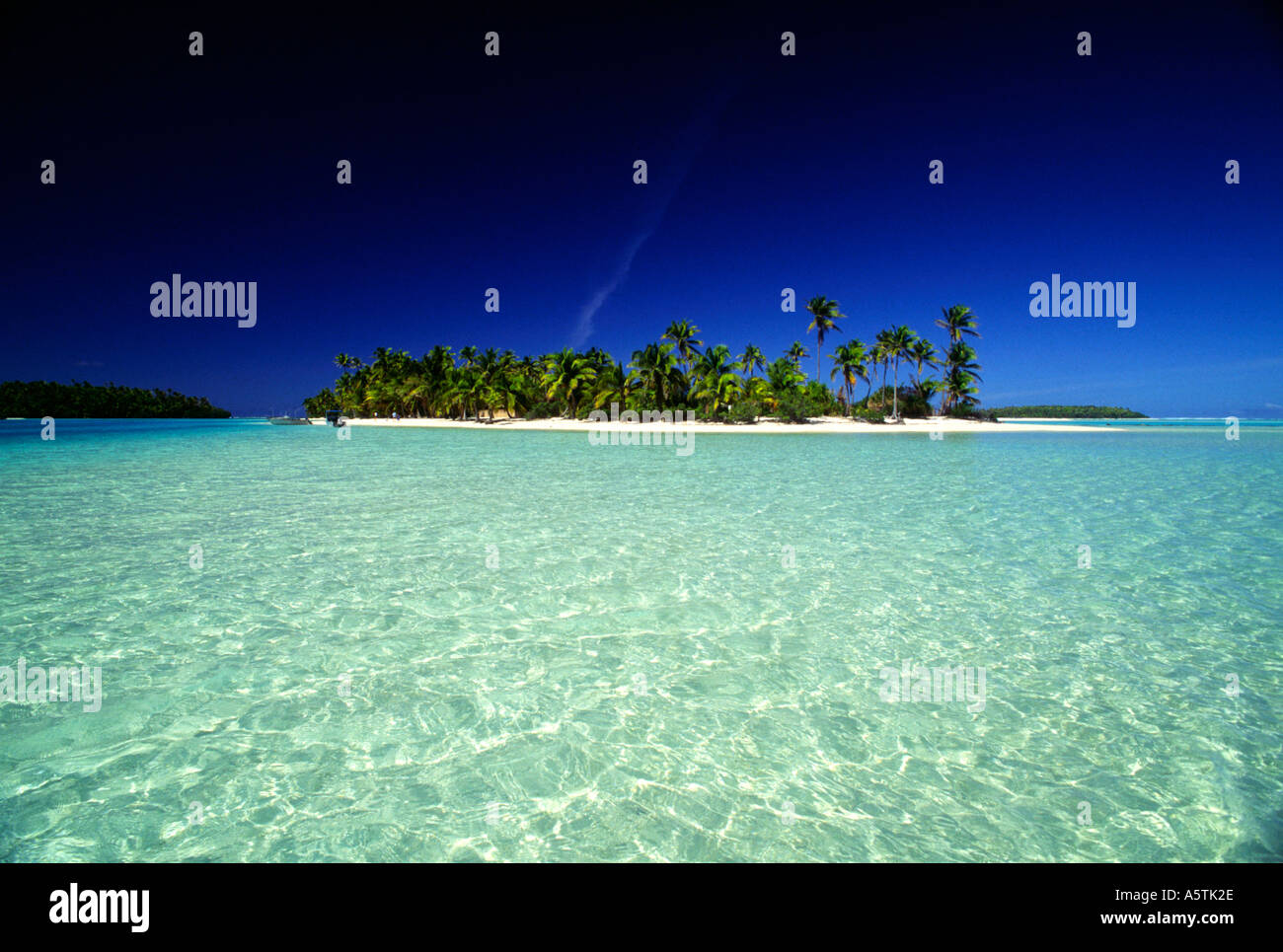 One foot island Aitutaki The Cook Islands Stock Photo - Alamy
