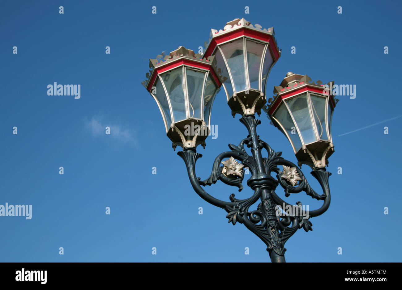 London street lamps hi-res stock photography and images - Alamy