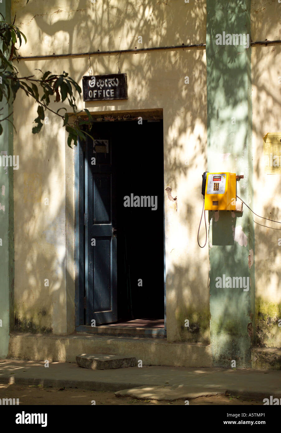 Government school building india hi-res stock photography and images ...