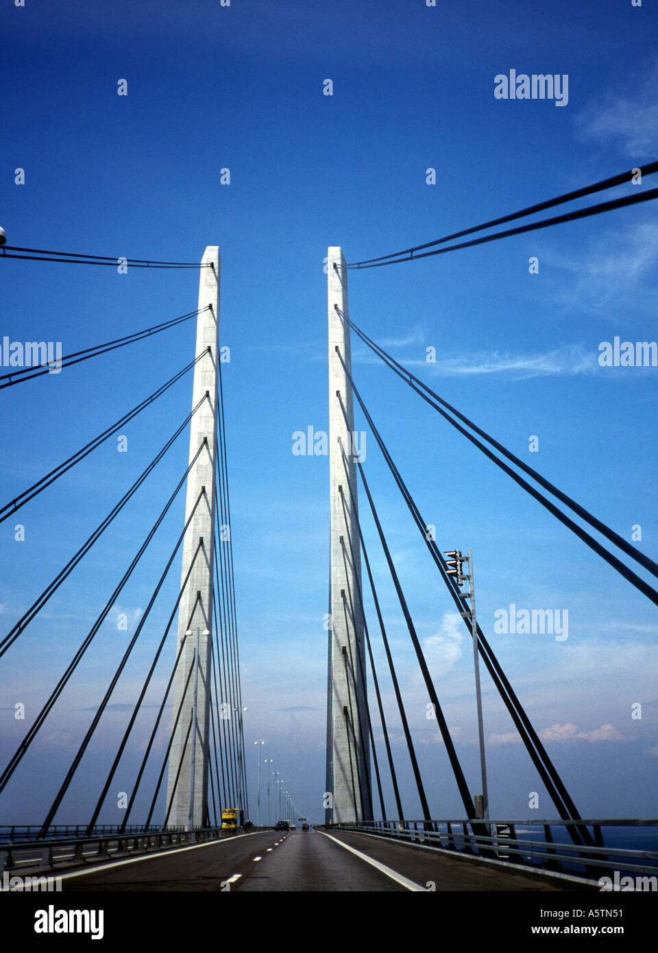 bridge from Denmark to Sweden Oresund Bridge Stock Photo - Alamy