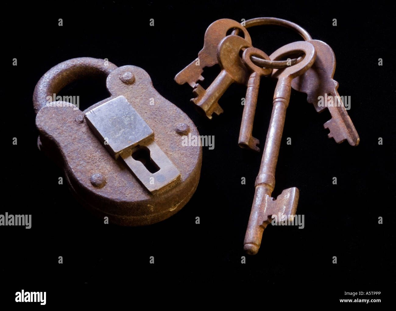 Padlock and bunch of rusty keys Stock Photo - Alamy