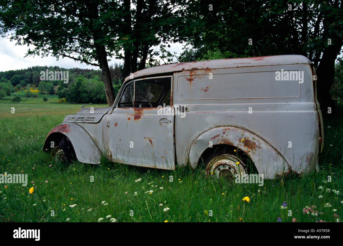 oldtimer delivery van Renault Stock Photo - Alamy