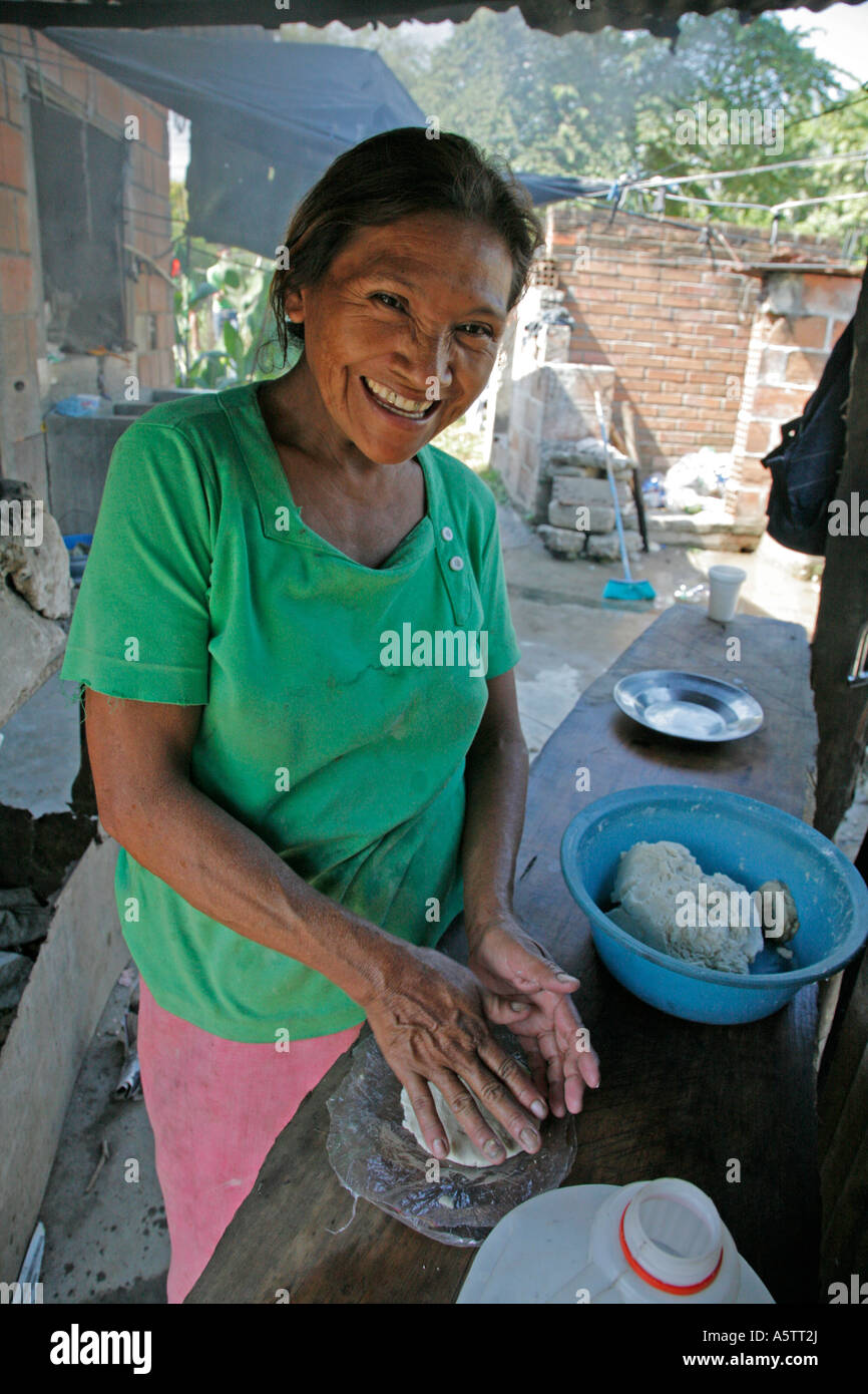 Honduras chamelecon slum poverty hi-res stock photography and images ...