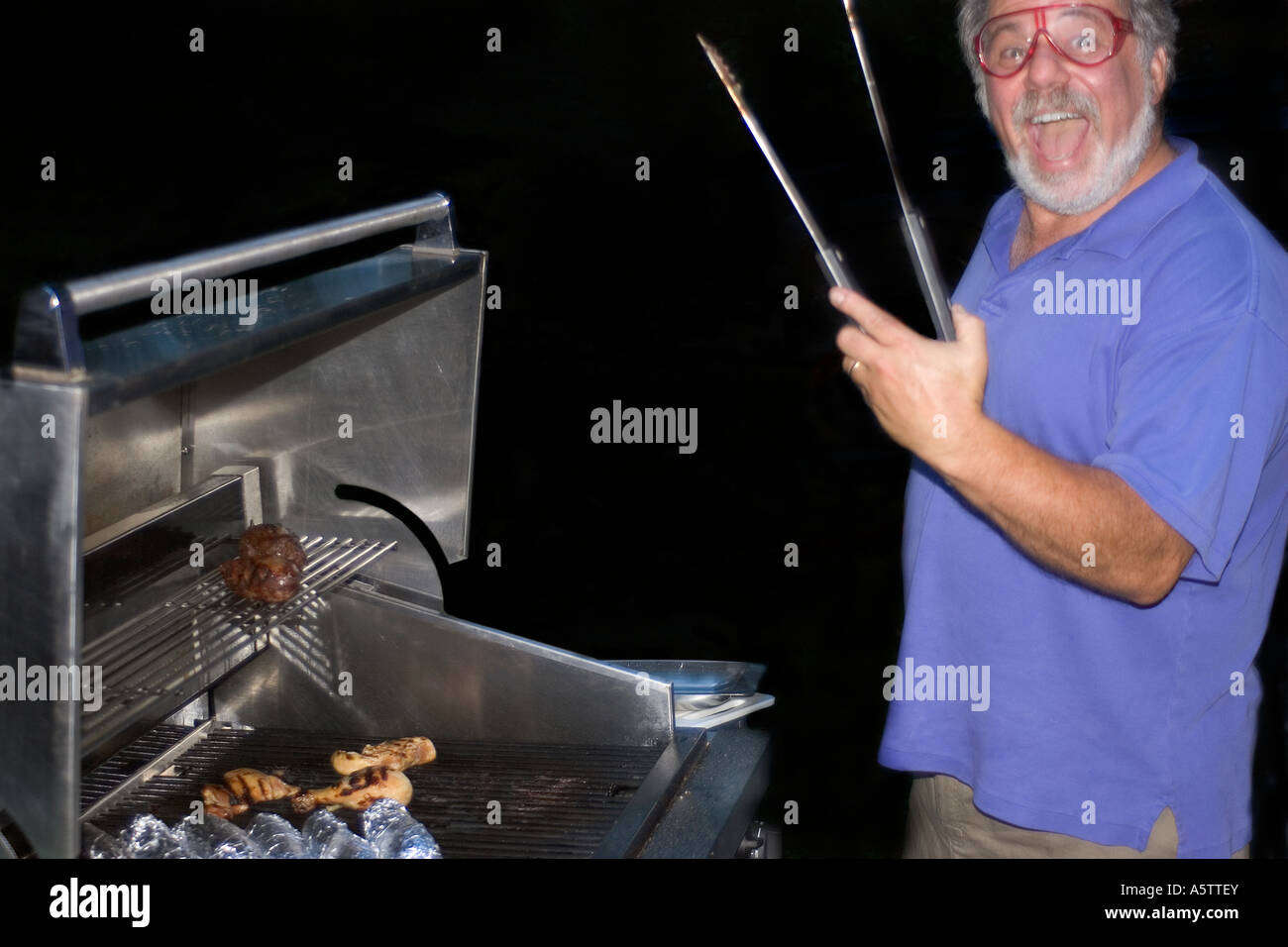 Dad at bbq grill hi-res stock photography and images - Alamy