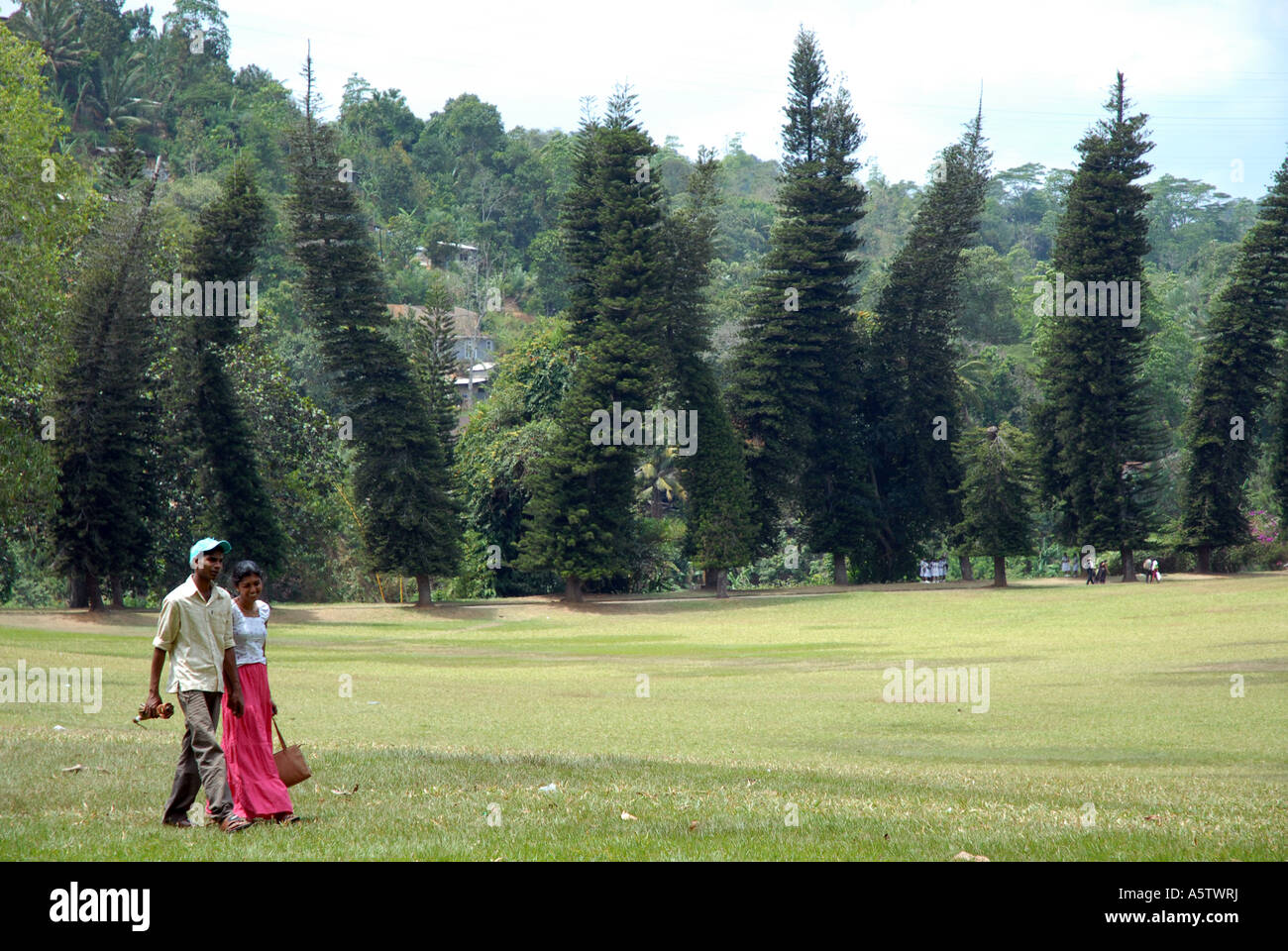 Sri Lankan couple walking in Botanical Gardens, Kandy Stock Photo - Alamy